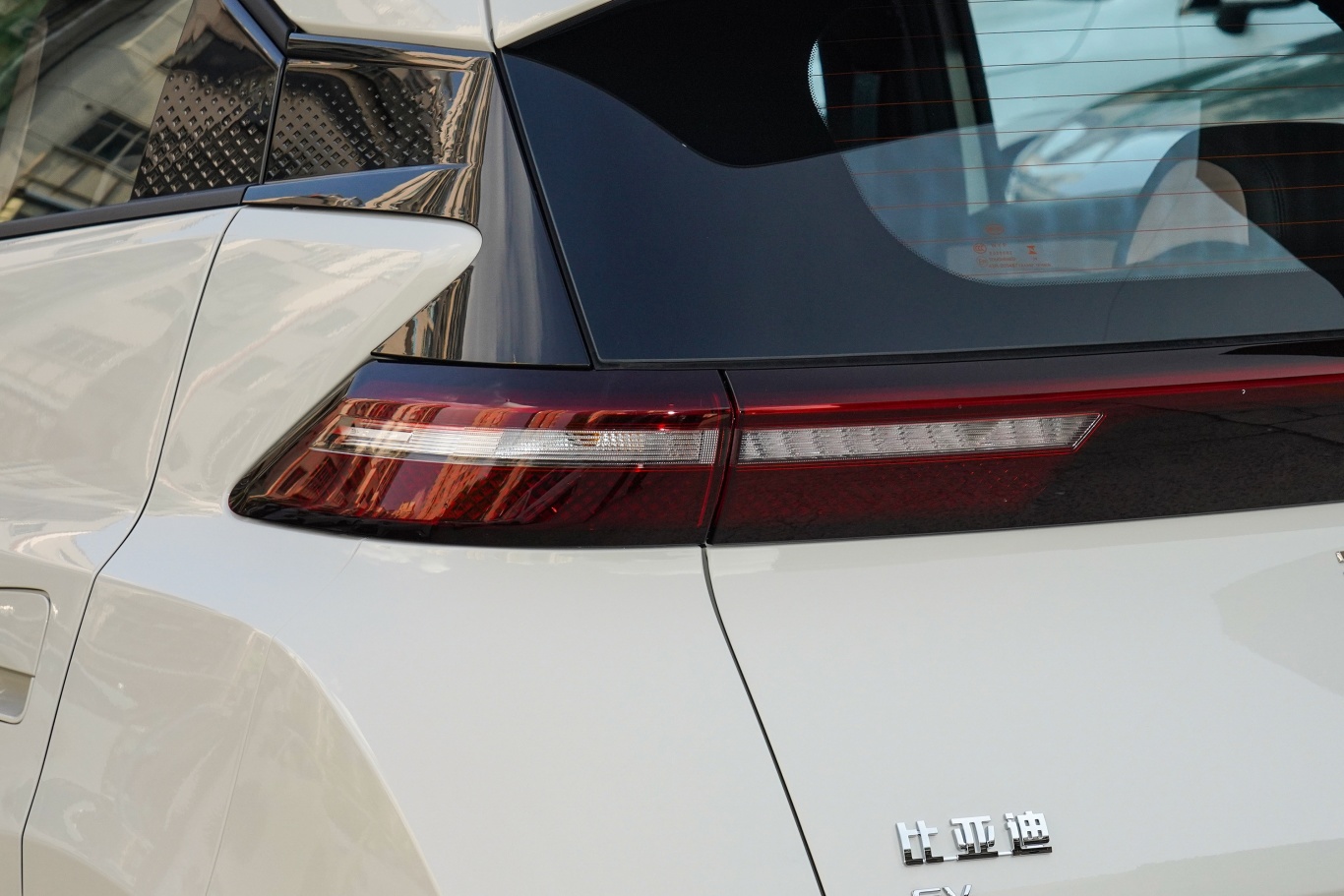 【海鸥305km 自由版尾灯侧45度俯拍图片-汽车图片大全】-易车