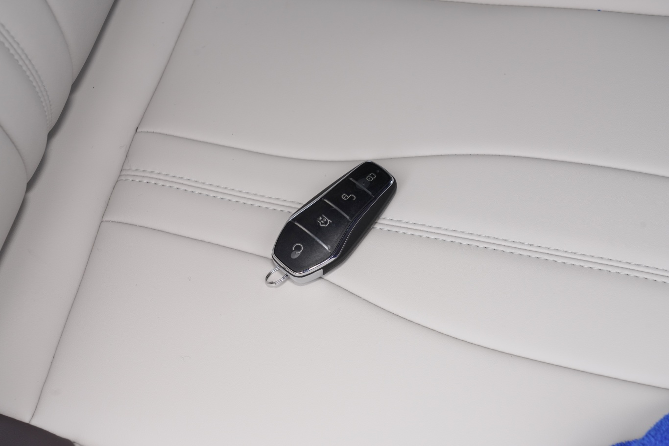 【宋PLUS新能源DM-i 1.5L 112km 尊贵型钥匙正面图片-汽车图片大全】-易车