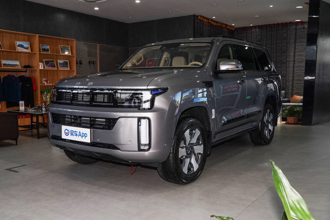 【北京越野BJ60雷霆1.5T 152km 魔核电驱进阶版 5座侧前45度车头向左水平图片-汽车图片大全】-易车