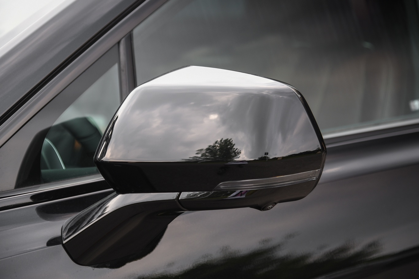 【凯迪拉克XT5轻混 2.0T 铂金型主驾驶后视镜背面图片-汽车图片大全】-易车