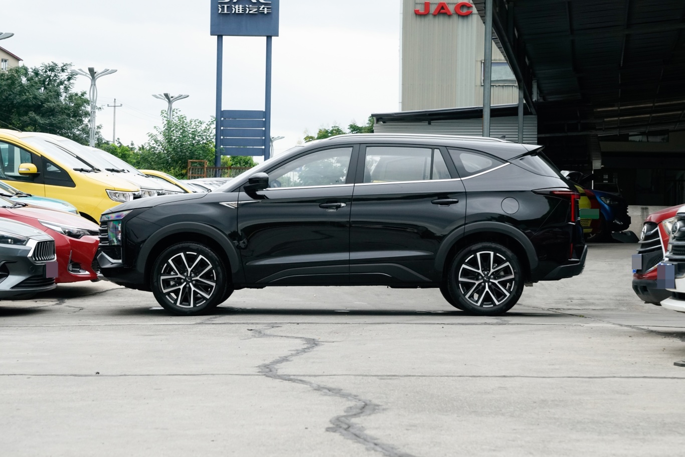 【江淮X8 PLUS1.5T 双离合智享+版 5座正侧车头向左水平图片-汽车图片大全】-易车