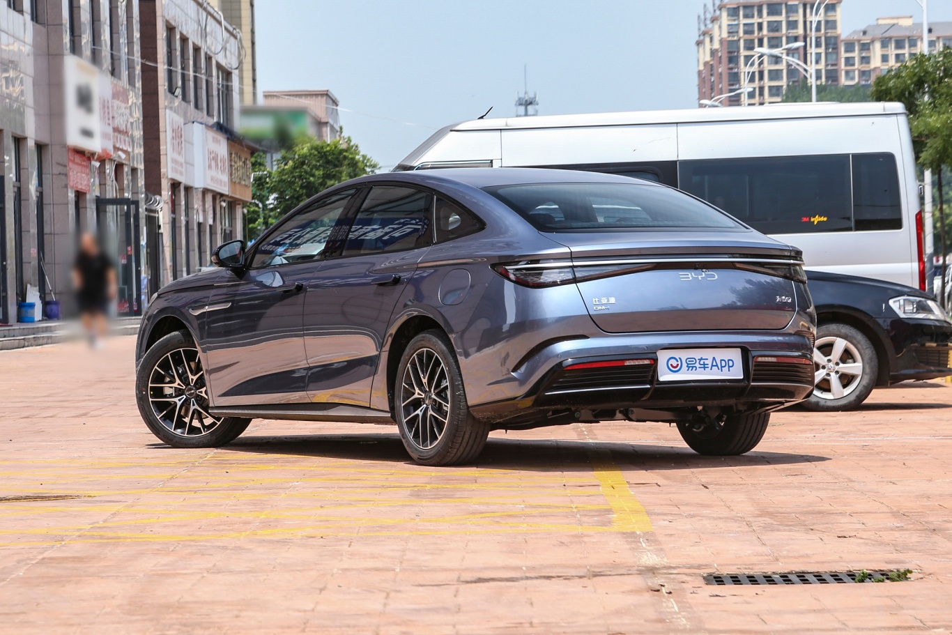 【海豹07DM-i1.5L 125km 精英型侧后45度车头向左水平图片-汽车图片大全】-易车