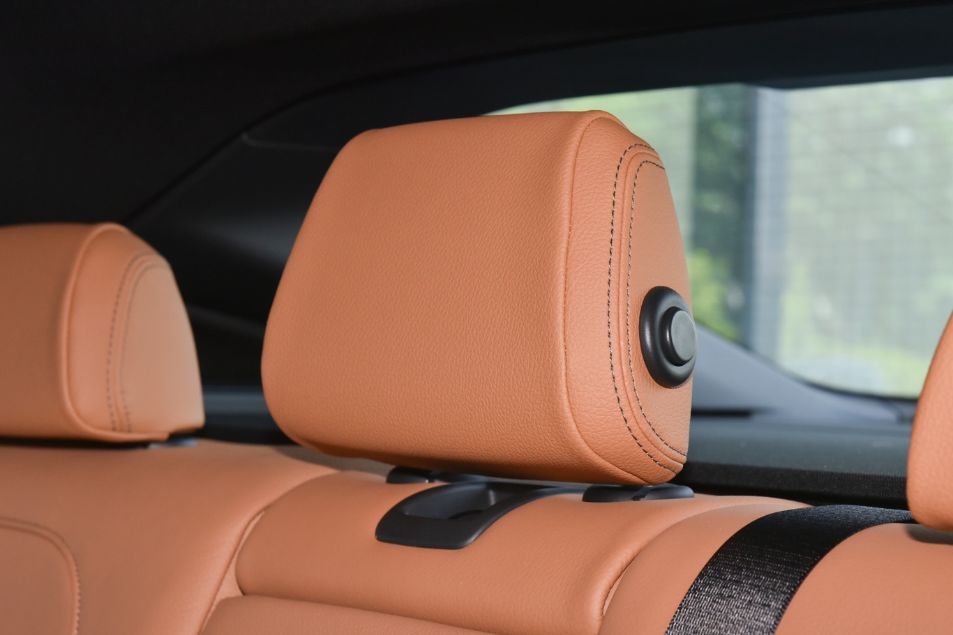 【宝马6系GT630i M运动臻享套装后排功能图片-汽车图片大全】-易车