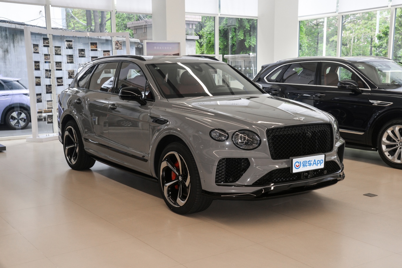 【添越4.0T V8 S侧前45度车头向右水平图片-汽车图片大全】-易车