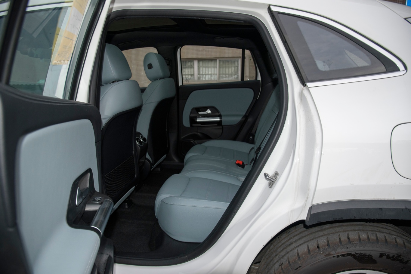 【奔驰EQAEQA 260后排空间图片-汽车图片大全】-易车