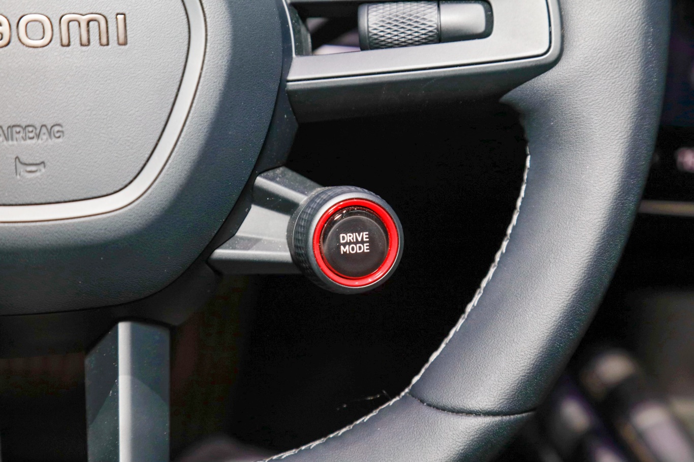 【小米SU7图片-汽车图片大全】-易车