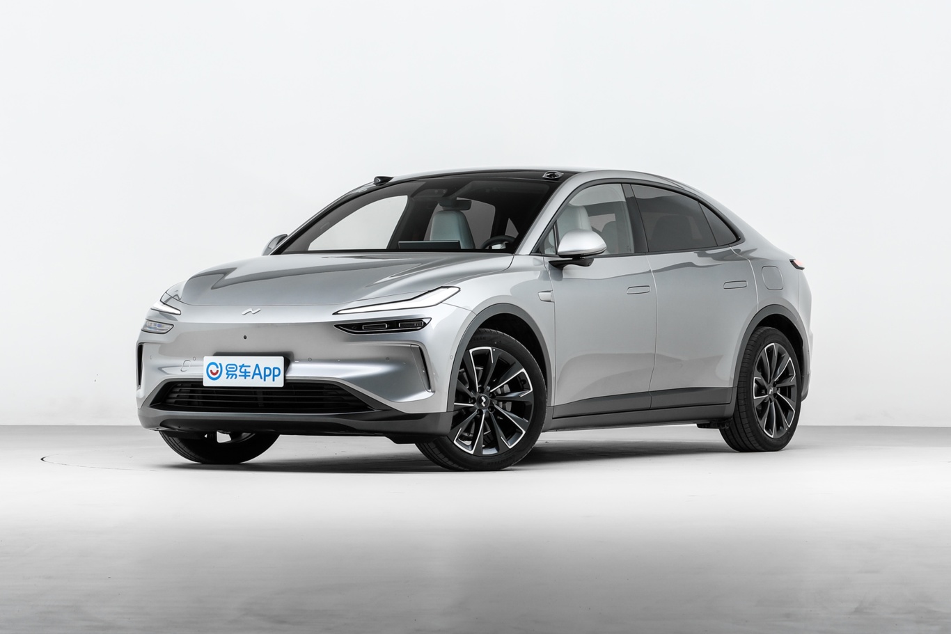 【乐道L60555km 后驱标准续航版侧前45度车头向左水平图片-汽车图片大全】-易车
