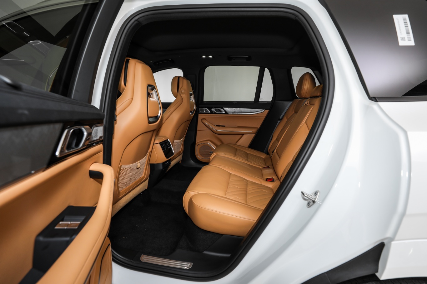 【领克09MHEV 2.0TD T5 自动四驱运动版 5座后排空间图片-汽车图片大全】-易车