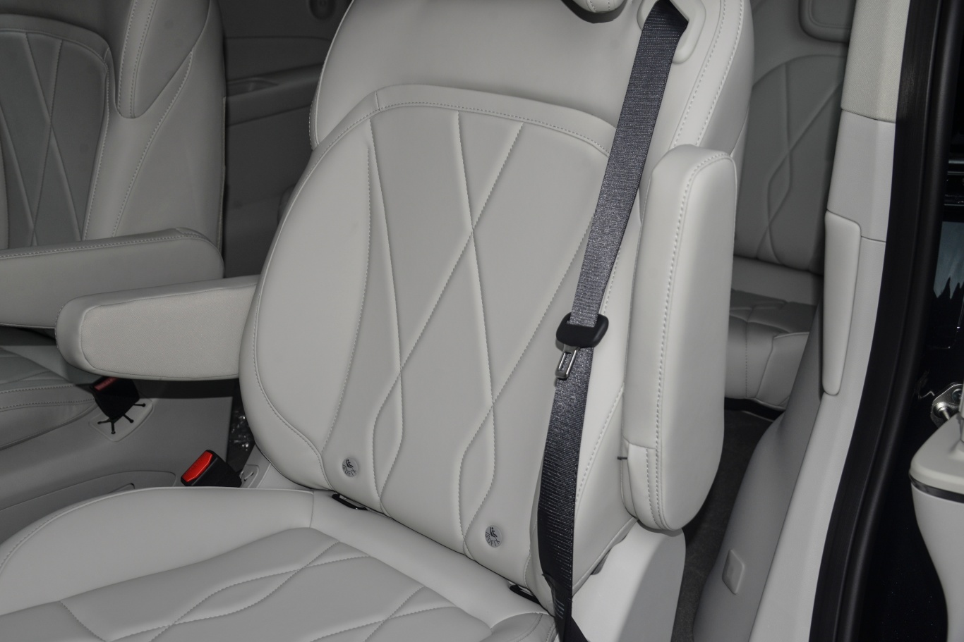 【星海V9中国结系列 1.5T 100km 豪华型后排空间图片-汽车图片大全】-易车