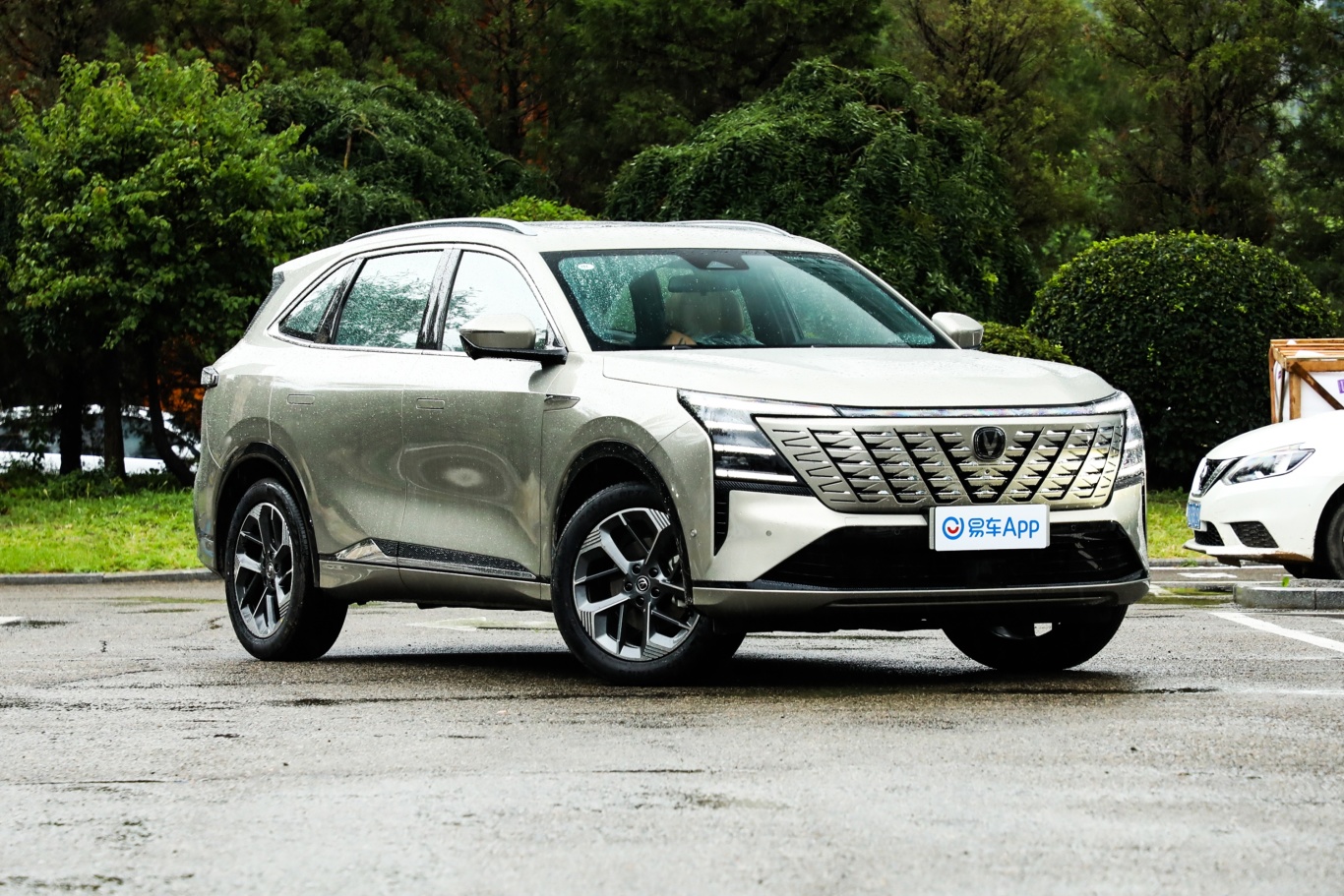 【长安CS75PLUS第四代 1.5T 新蓝鲸智慧旗舰型侧前45度车头向右水平图片-汽车图片大全】-易车