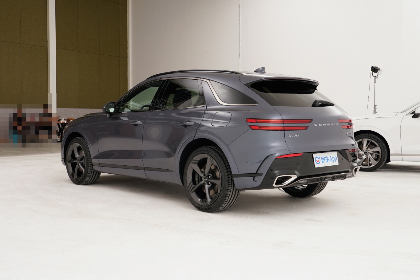 【捷尼赛思GV702.5T 四驱旗舰运动套件版侧后45度车头向左水平图片-汽车图片大全】-易车