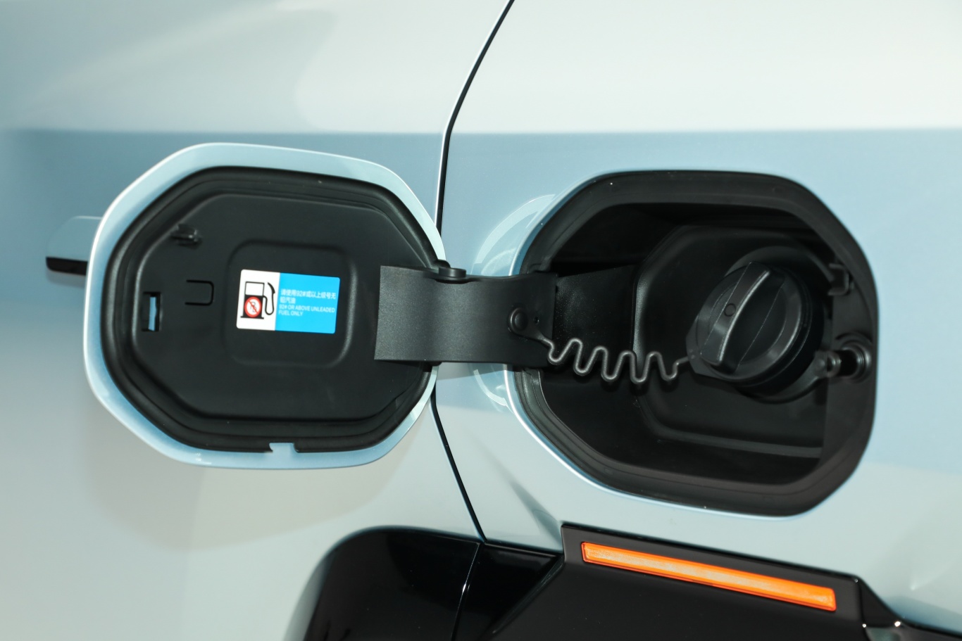 【豹82.0T 智勇旗舰版 7座加油口图片-汽车图片大全】-易车