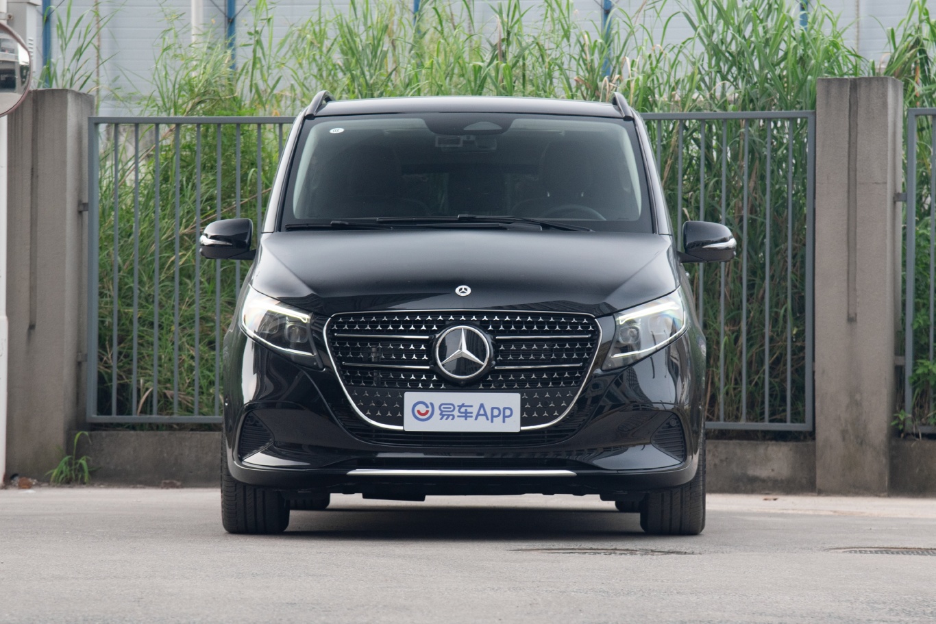 【奔驰V级V 300 尊贵版正前水平图片-汽车图片大全】-易车