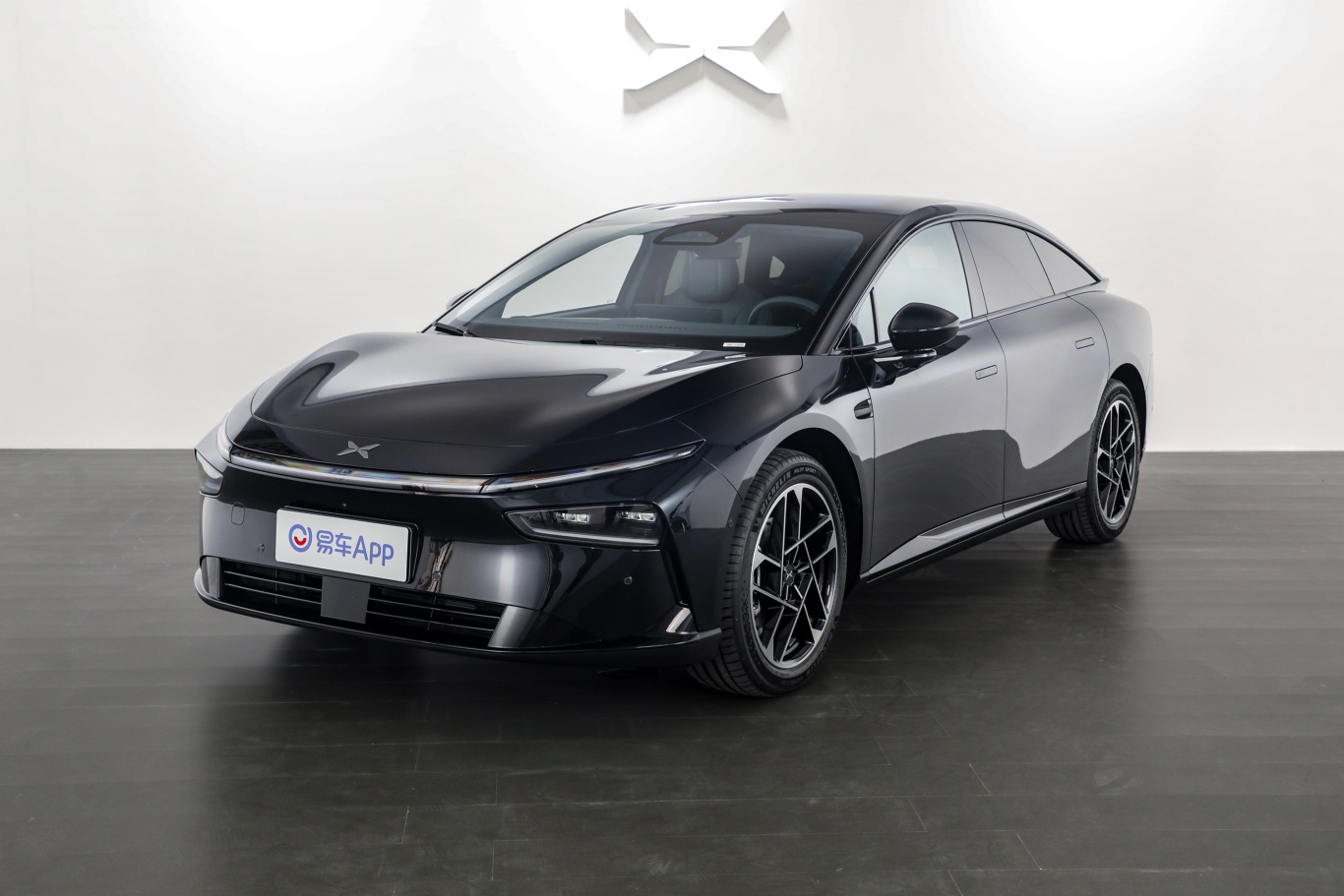 【小鹏P7+725 超长续航 Max侧前45度车头向左水平图片-汽车图片大全】-易车