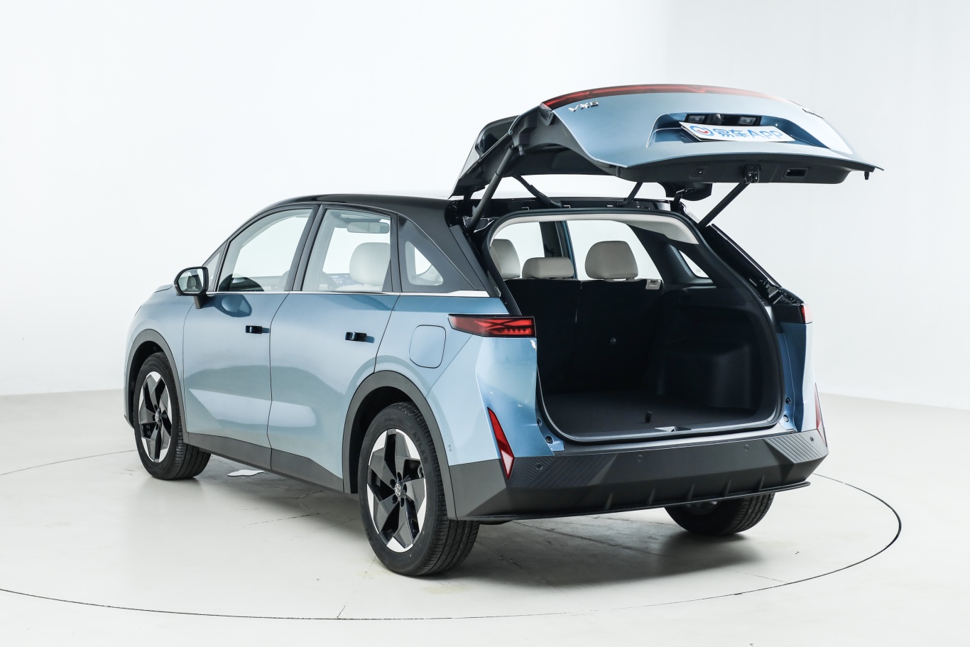 【启辰VX6大平层 520 Max后备厢开启45度侧拍图片-汽车图片大全】-易车