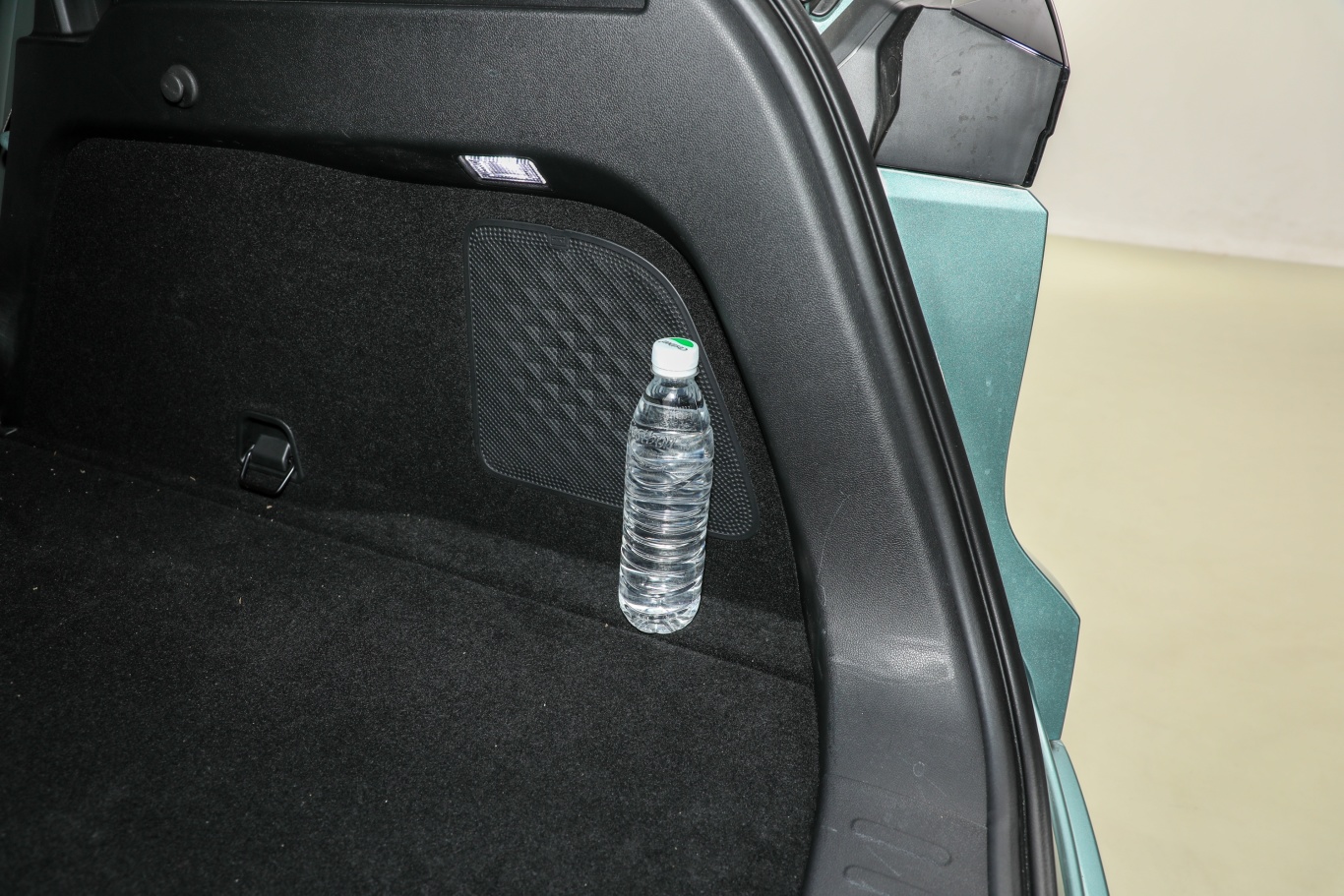 【深蓝S07增程版 215km 215Max乾崑智驾ADS SE版后备厢图片-汽车图片大全】-易车