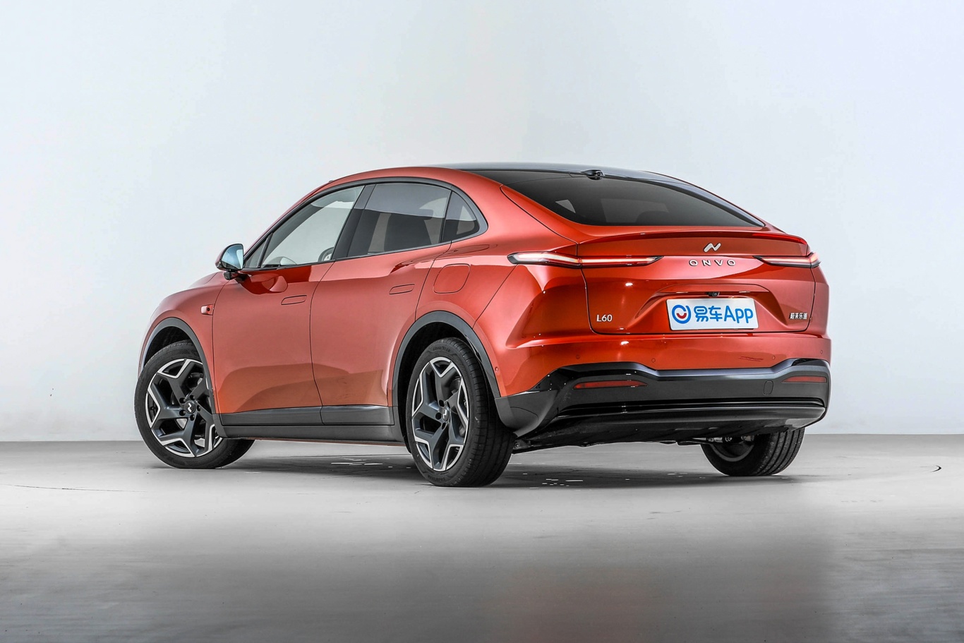 【乐道L60555km 后驱标准续航版侧后45度车头向左水平图片-汽车图片大全】-易车