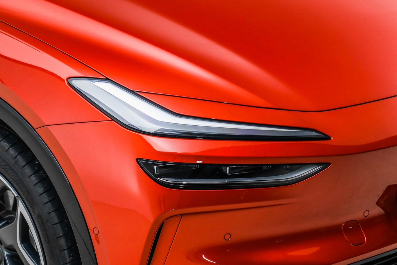 【乐道L60555km 后驱标准续航版大灯侧45度俯拍图片-汽车图片大全】-易车