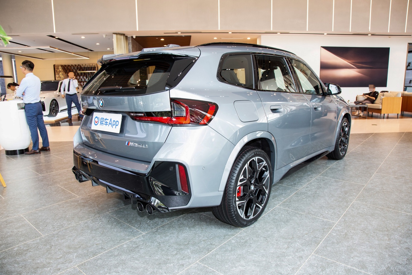 【宝马X1M35Li侧后45度车头向右水平图片-汽车图片大全】-易车