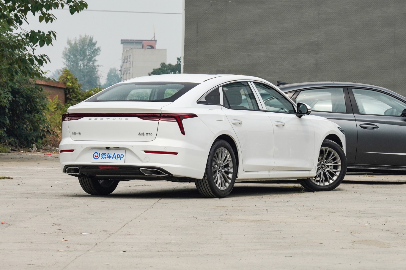 【奔腾B70龙耀版 1.5T 双离合舒享型侧后45度车头向右水平图片-汽车图片大全】-易车