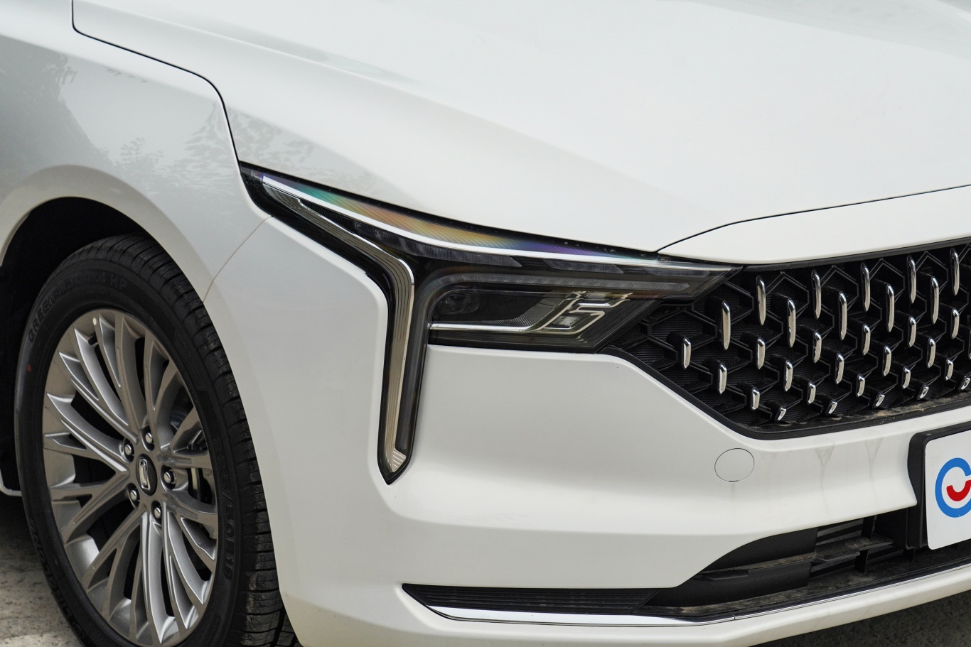 【奔腾B70龙耀版 1.5T 双离合欢享型大灯侧45度俯拍图片-汽车图片大全】-易车