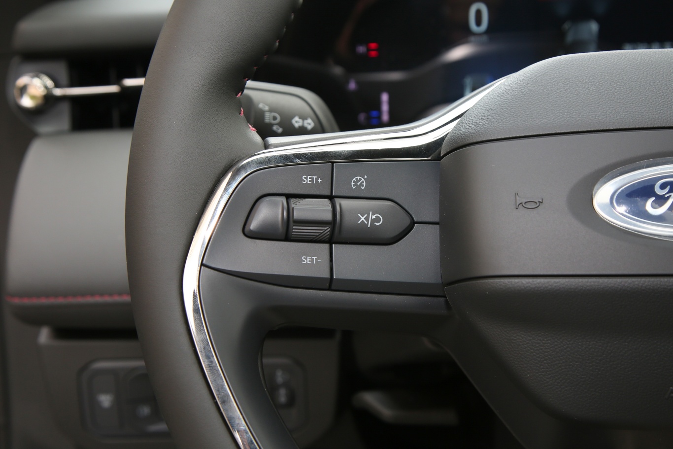 【蒙迪欧E-混动 1.5T EcoBoost 舒雅型左侧方向盘功能按键图片-汽车图片大全】-易车