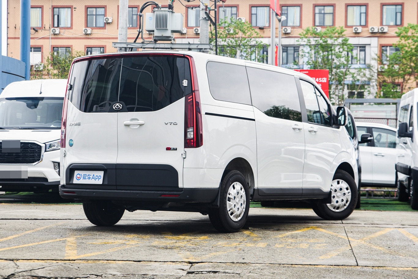 【新途V702.0T 自动短轴低顶精英版110kW 5/6座侧后45度车头向右水平图片-汽车图片大全】-易车