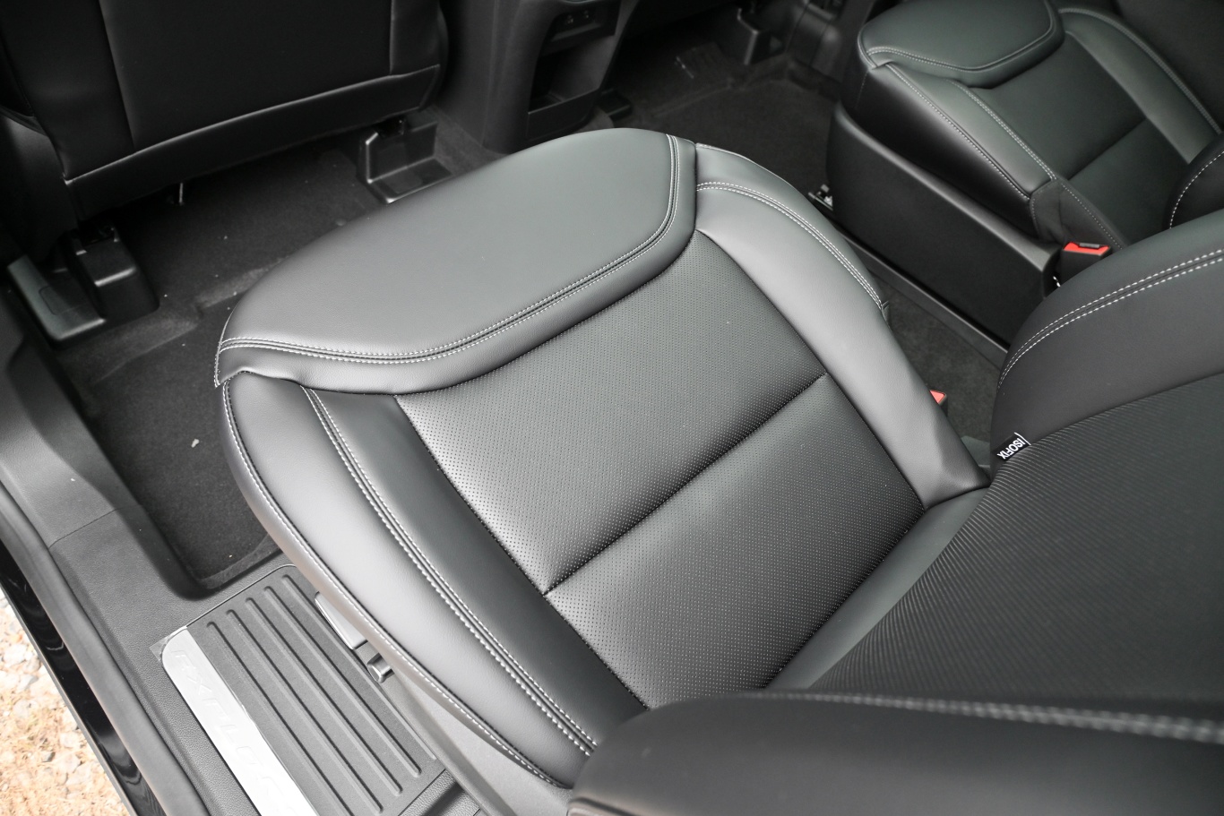 【探险者EcoBoost 285 四驱风尚plus版 6座后排空间图片-汽车图片大全】-易车