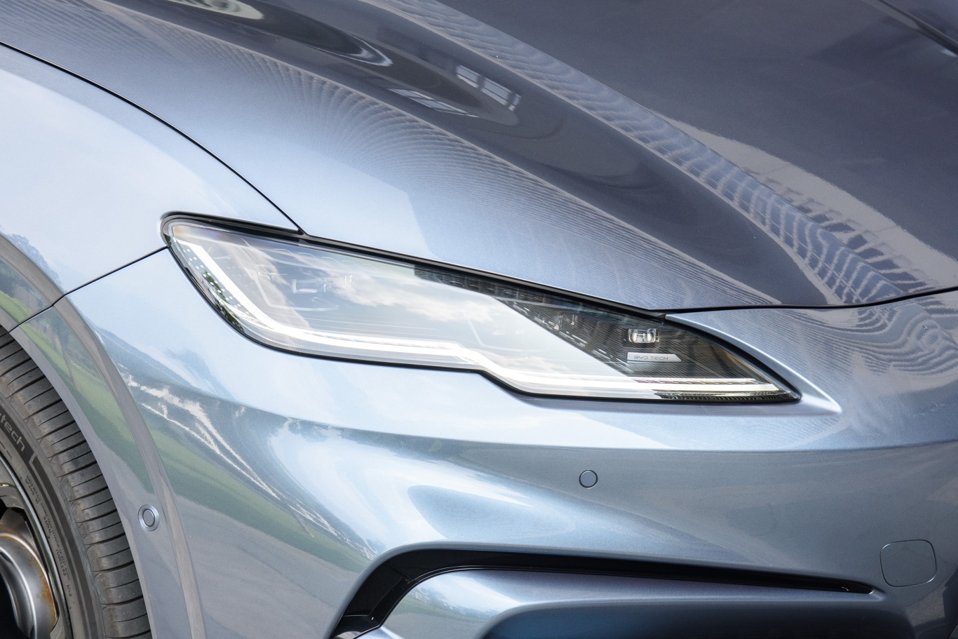 【海豹06GT550km 四驱热浪版大灯侧45度俯拍图片-汽车图片大全】-易车