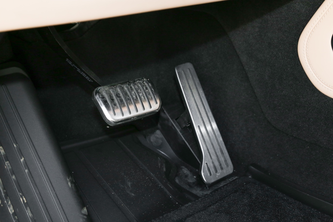 【豹82.0T 智勇旗舰版 7座脚踏板图片-汽车图片大全】-易车