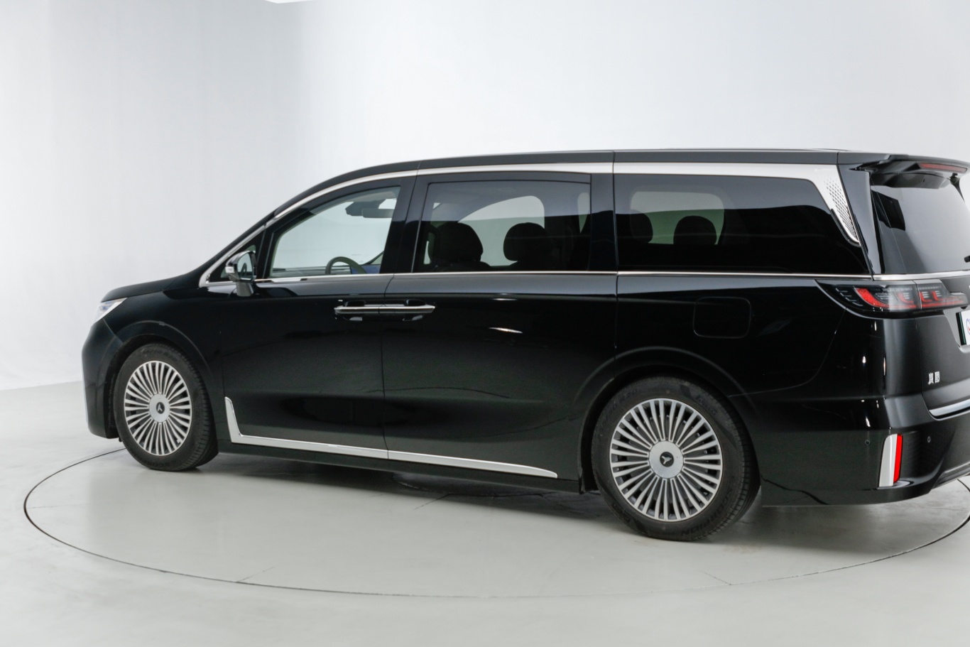 【岚图梦想家插电混动 1.5T 235km 四驱旗舰鲲鹏版外观细节图片-汽车图片大全】-易车