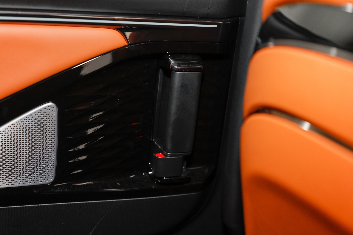 【传祺E92.0T 136km 宗师版后排功能图片-汽车图片大全】-易车