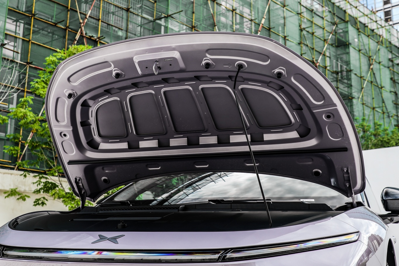 【小鹏P7+725 超长续航 Max前舱盖内侧图片-汽车图片大全】-易车