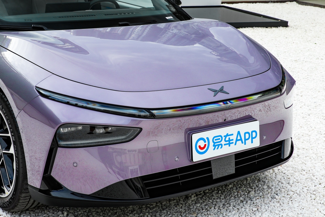 【小鹏P7+710km 超长续航 Max前格栅侧俯拍图片-汽车图片大全】-易车