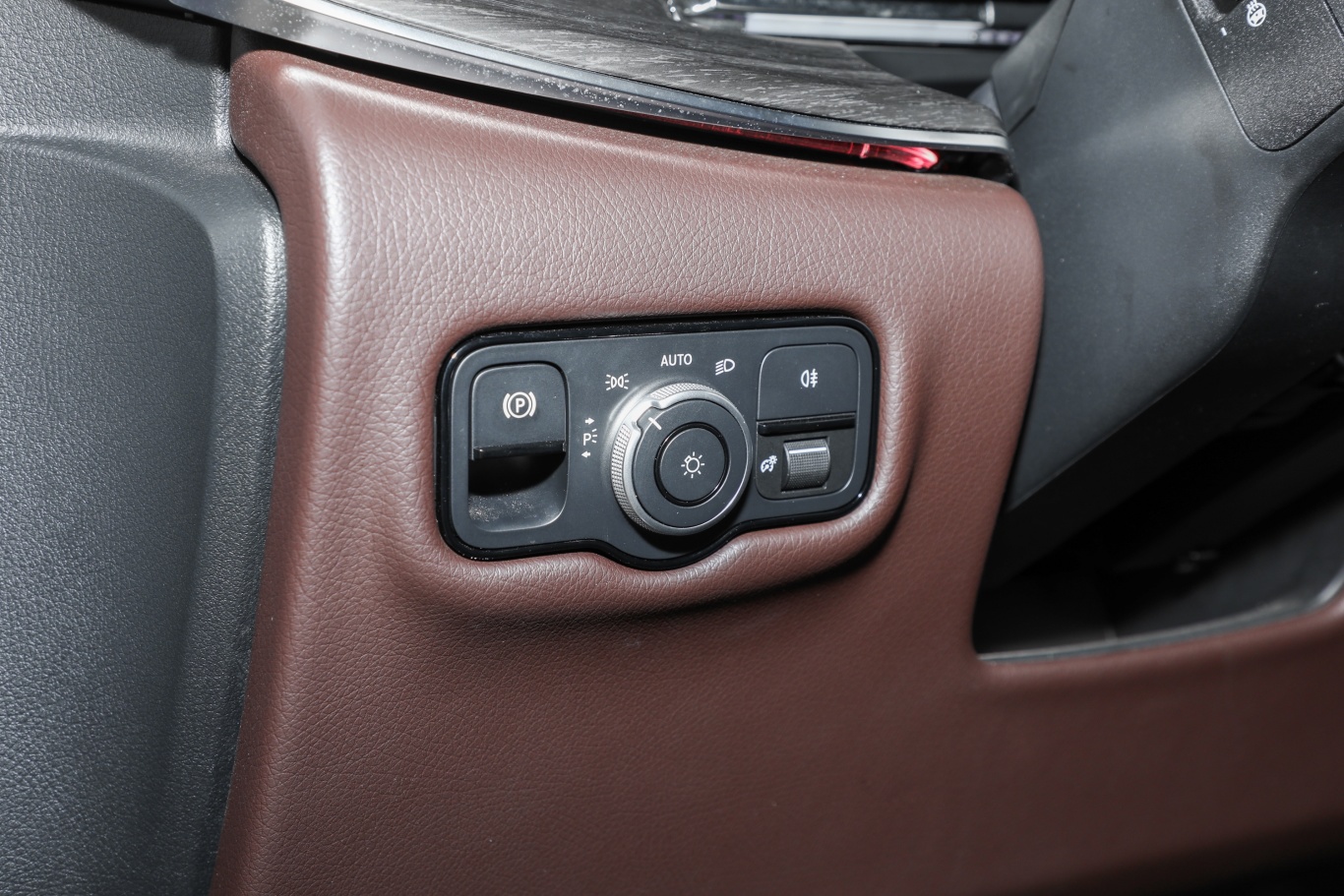 【奔驰V级V 300 L 长轴距尊贵版灯光控制区图片-汽车图片大全】-易车