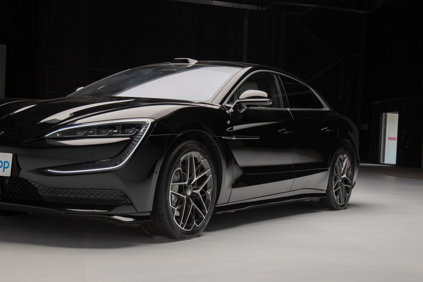 【仰望U7纯电版 720km 豪华版 5座外观细节图片-汽车图片大全】-易车