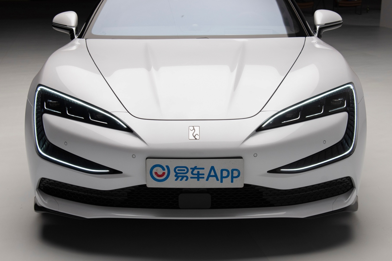 【仰望U7纯电版 720km 旗舰版 4座外观细节图片-汽车图片大全】-易车
