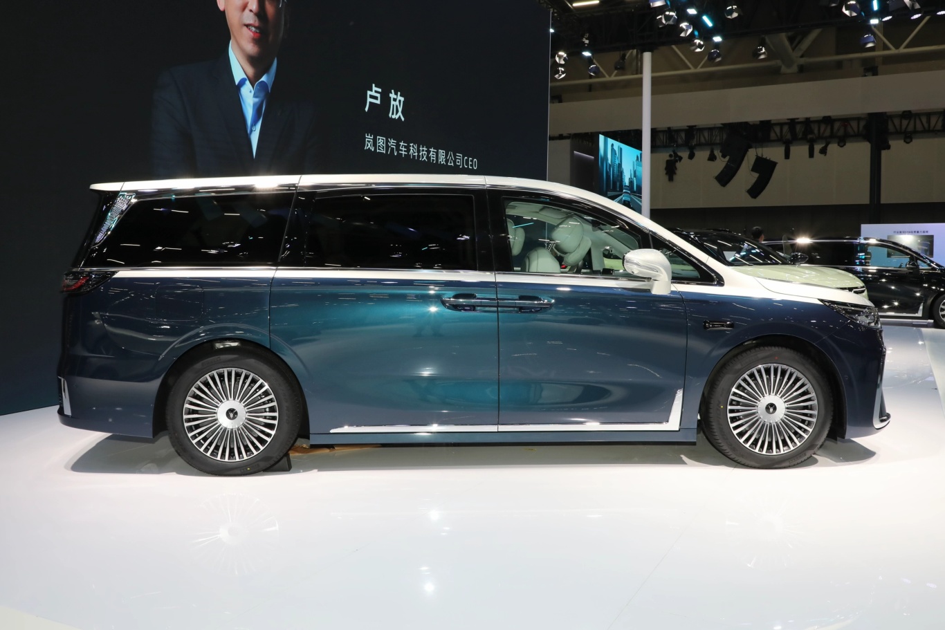 【岚图梦想家插电混动 1.5T 235km 四驱旗舰乾崑版外观图片-汽车图片大全】-易车