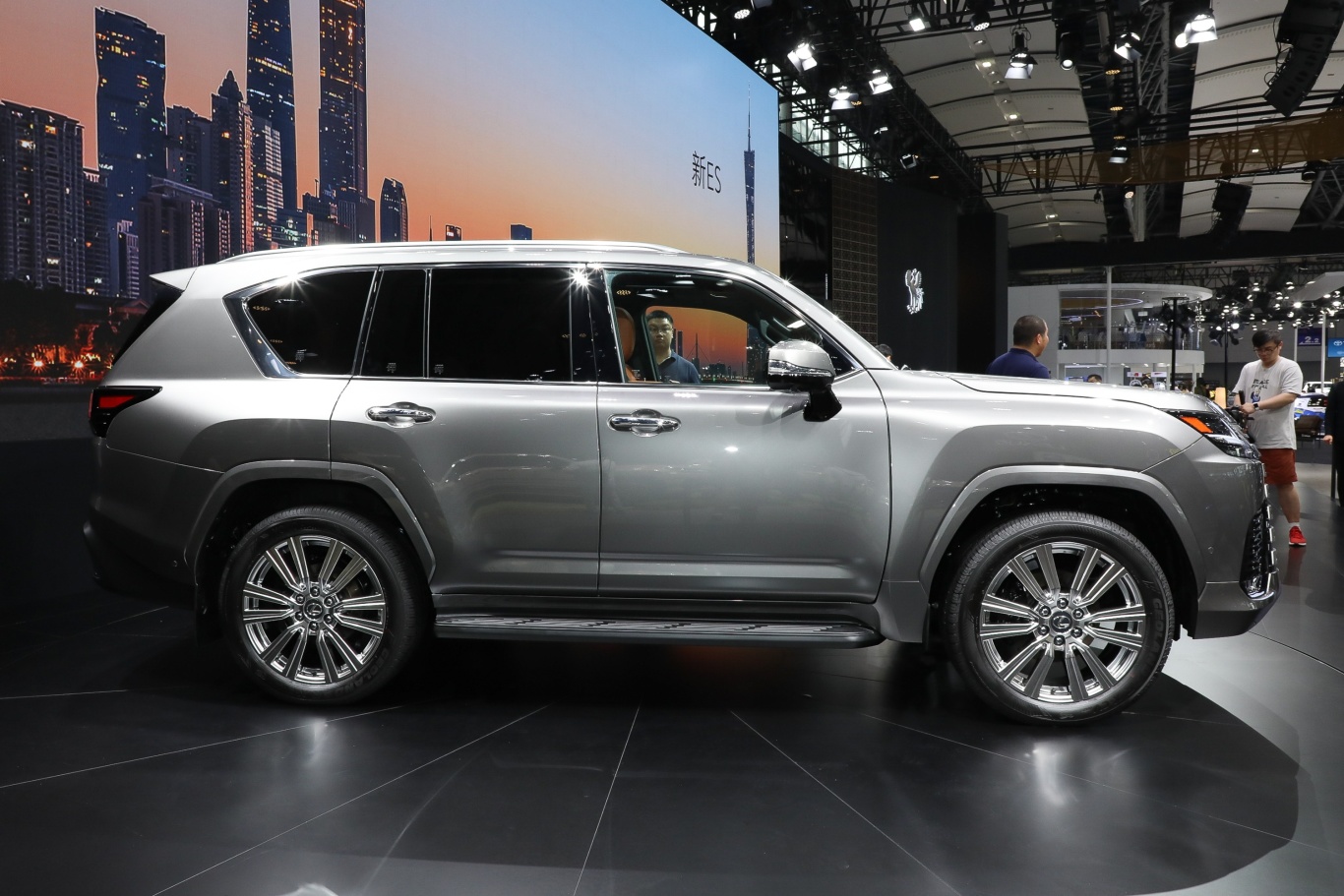 【雷克萨斯LXLX700h VIP领世版外观图片-汽车图片大全】-易车