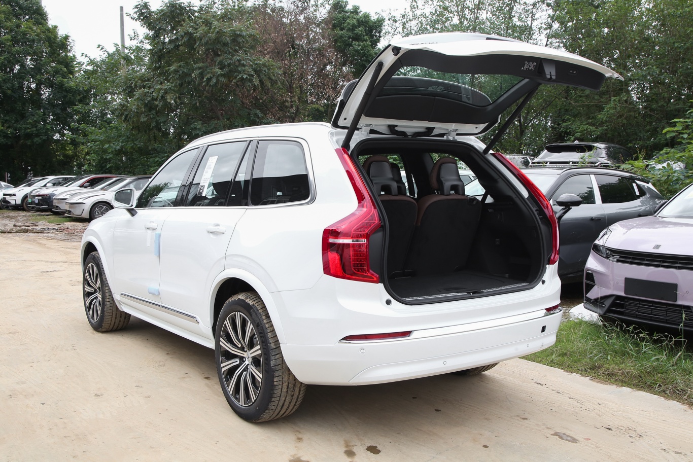 【沃尔沃XC90B5 智行豪华版 7座后备厢开启45度侧拍图片-汽车图片大全】-易车