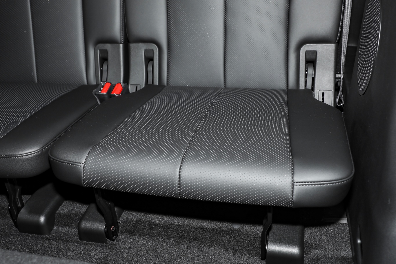 【哈弗H92.4T 极境版 7座 柴油后排空间图片-汽车图片大全】-易车