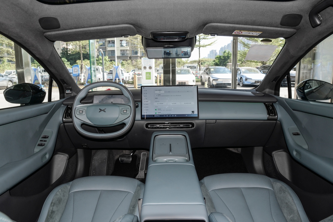 【小鹏P7+700km 限定版 Max内饰全景正拍图片-汽车图片大全】-易车