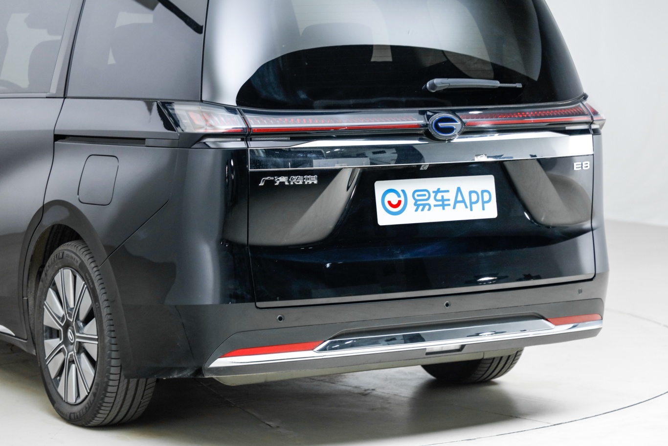 【传祺E8新能源2.0L 150km 龙腾光辉版+车尾特写图片-汽车图片大全】-易车