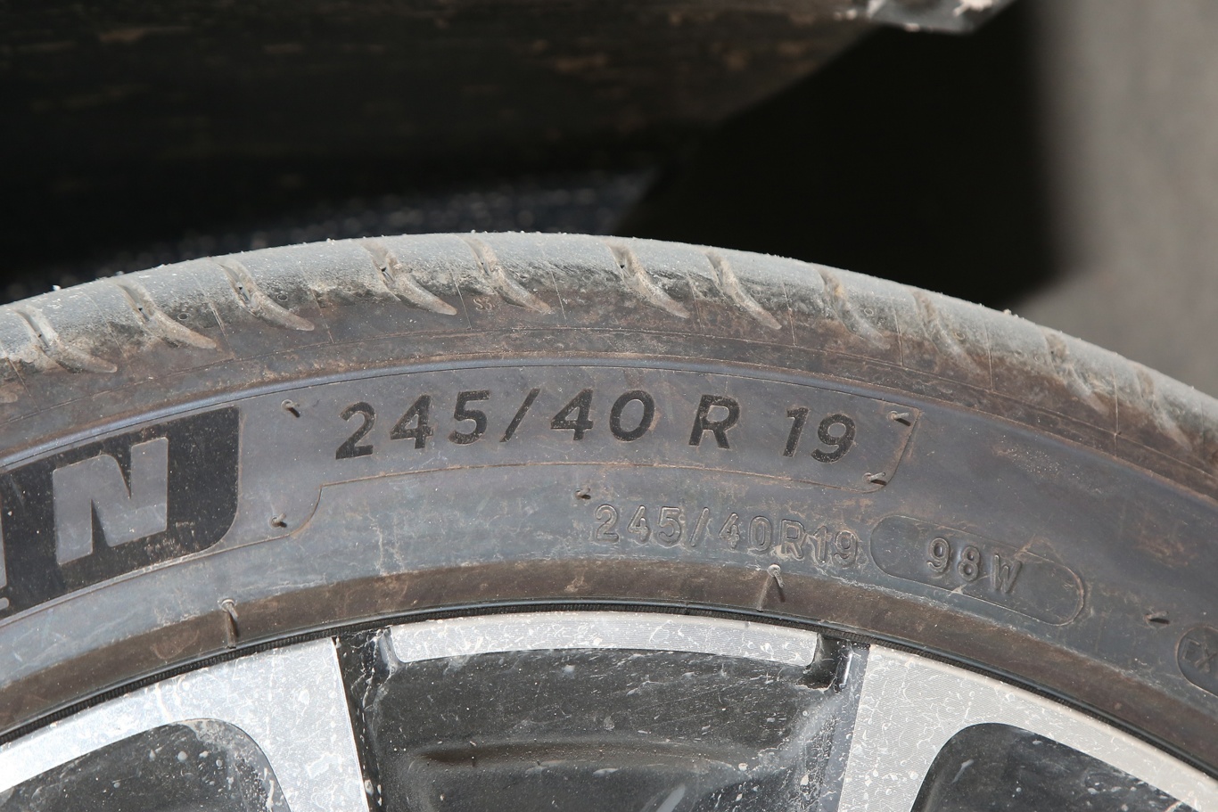 【MG72.0T 405 自动尊享版前轮胎尺寸图片-汽车图片大全】-易车