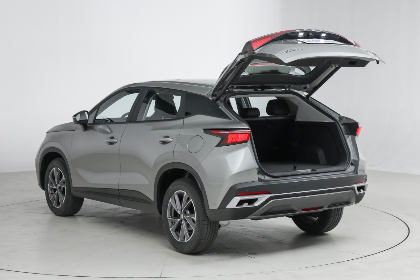 【瑞虎5x高能版 1.5T CVT豪华型后备厢开启45度侧拍图片-汽车图片大全】-易车