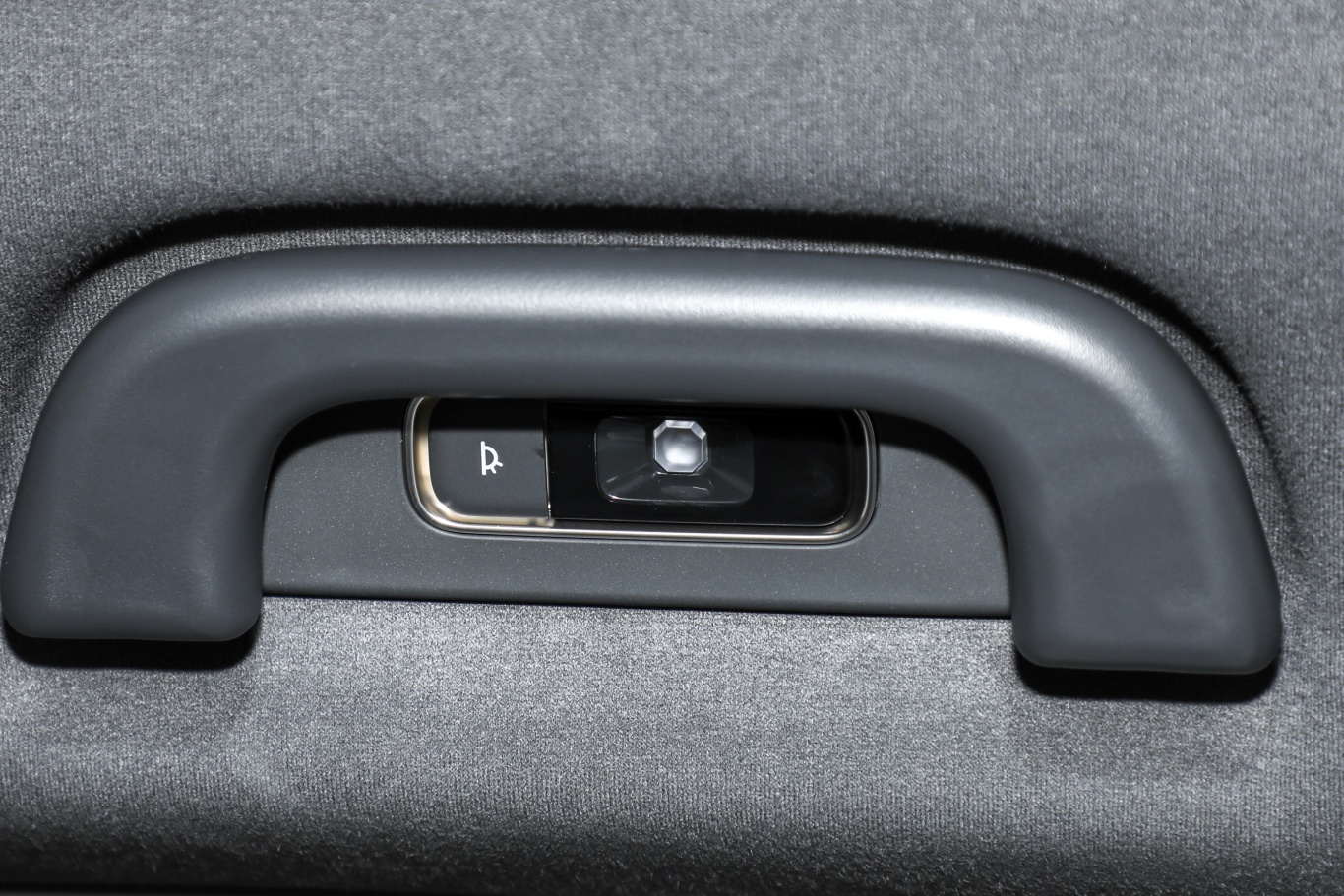 【小鹏P7+725km 超长续航 Max后排功能图片-汽车图片大全】-易车