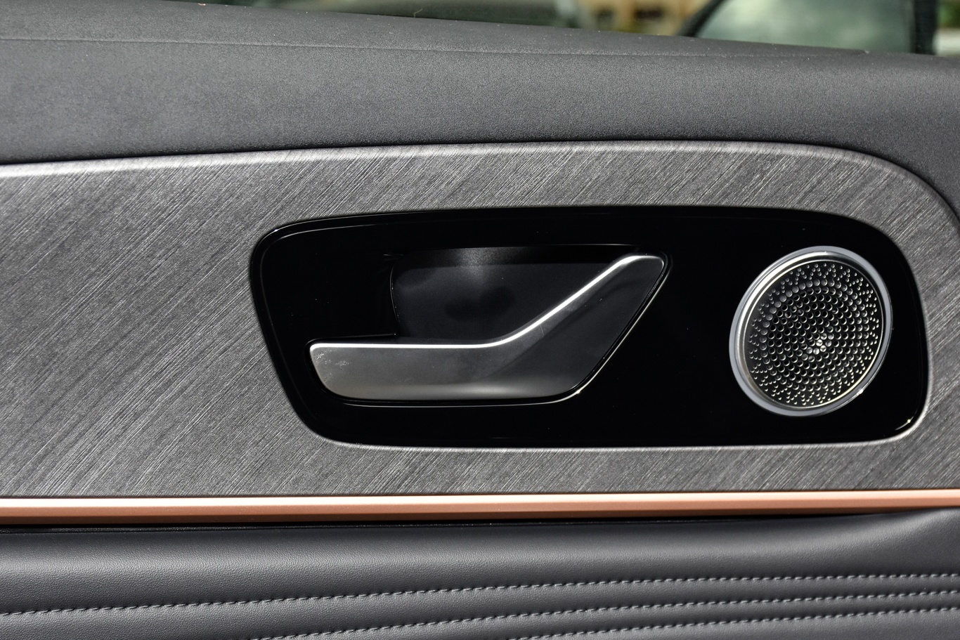 【瑞虎92.0T 自动四驱臻享版 7座后排功能图片-汽车图片大全】-易车