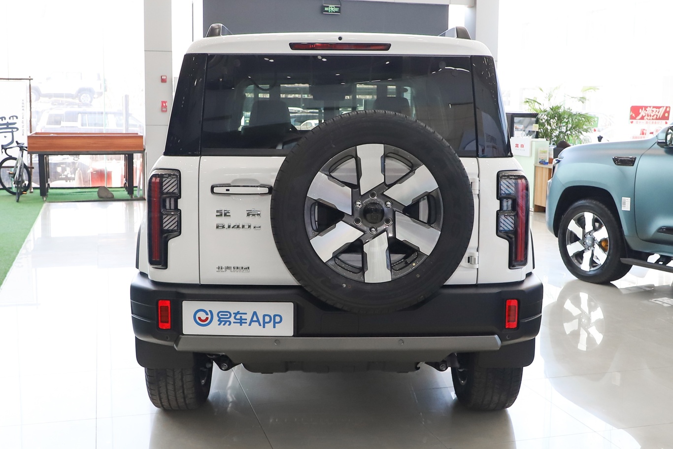 【北京越野BJ40增程152km 进阶版正后水平图片-汽车图片大全】-易车