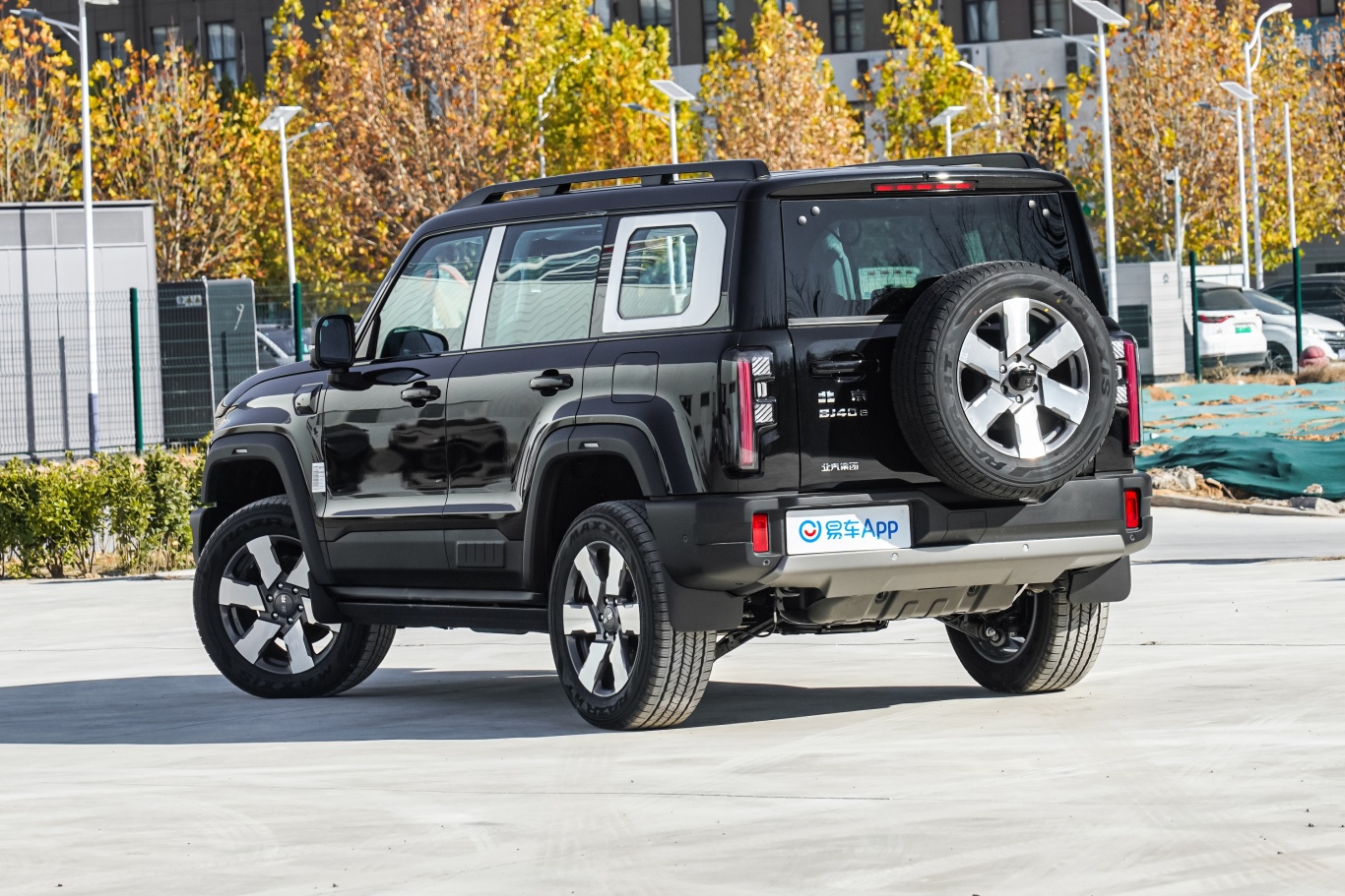 【北京越野BJ40增程1.5T 152km 进阶版侧后45度车头向左水平图片-汽车图片大全】-易车