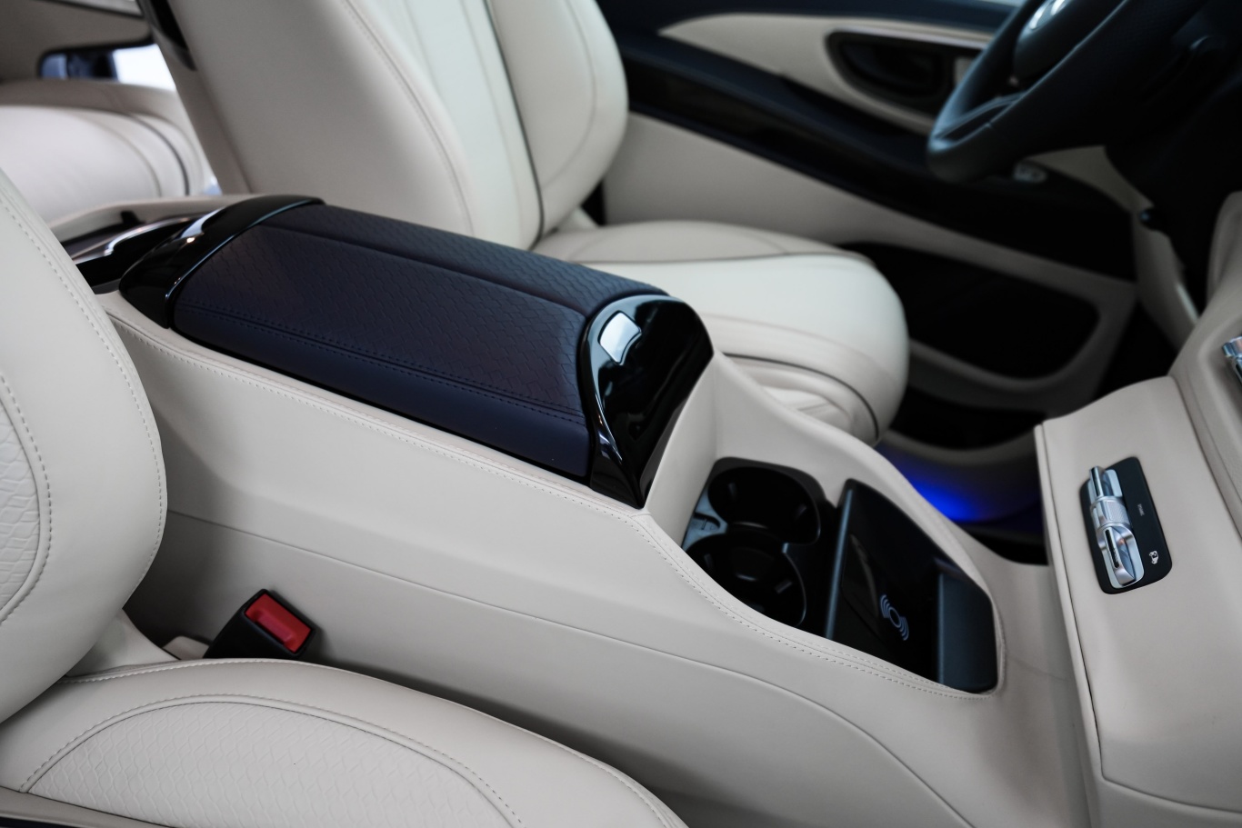 【克蒂圣姆峰系列2.0T MH3领先版 7座 汽油前排图片-汽车图片大全】-易车